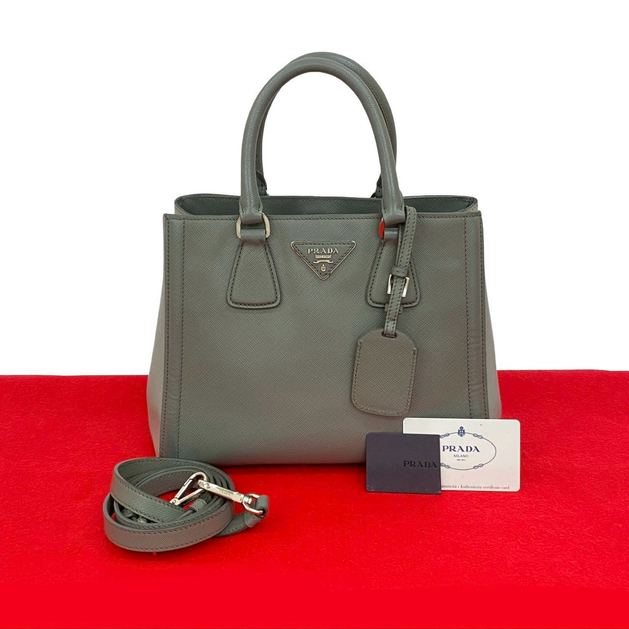 PRADA – Trip